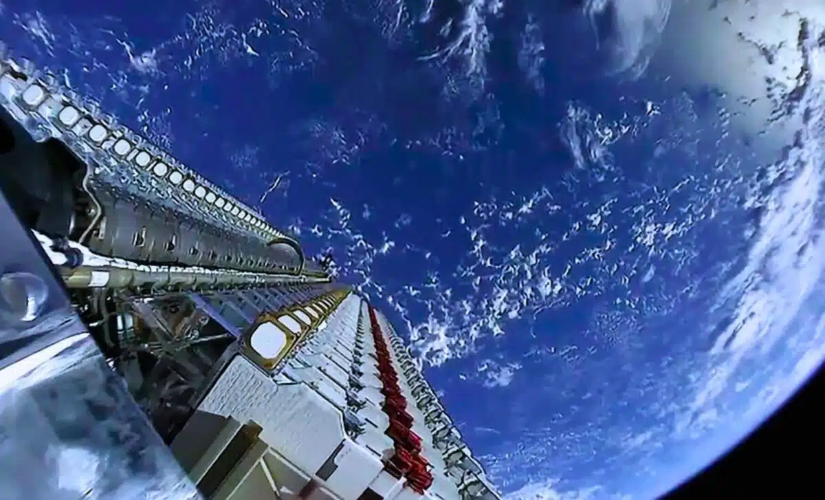 Starlink to Lower Satellite Orbits in 2026 to Reduce Space Collision Risks
